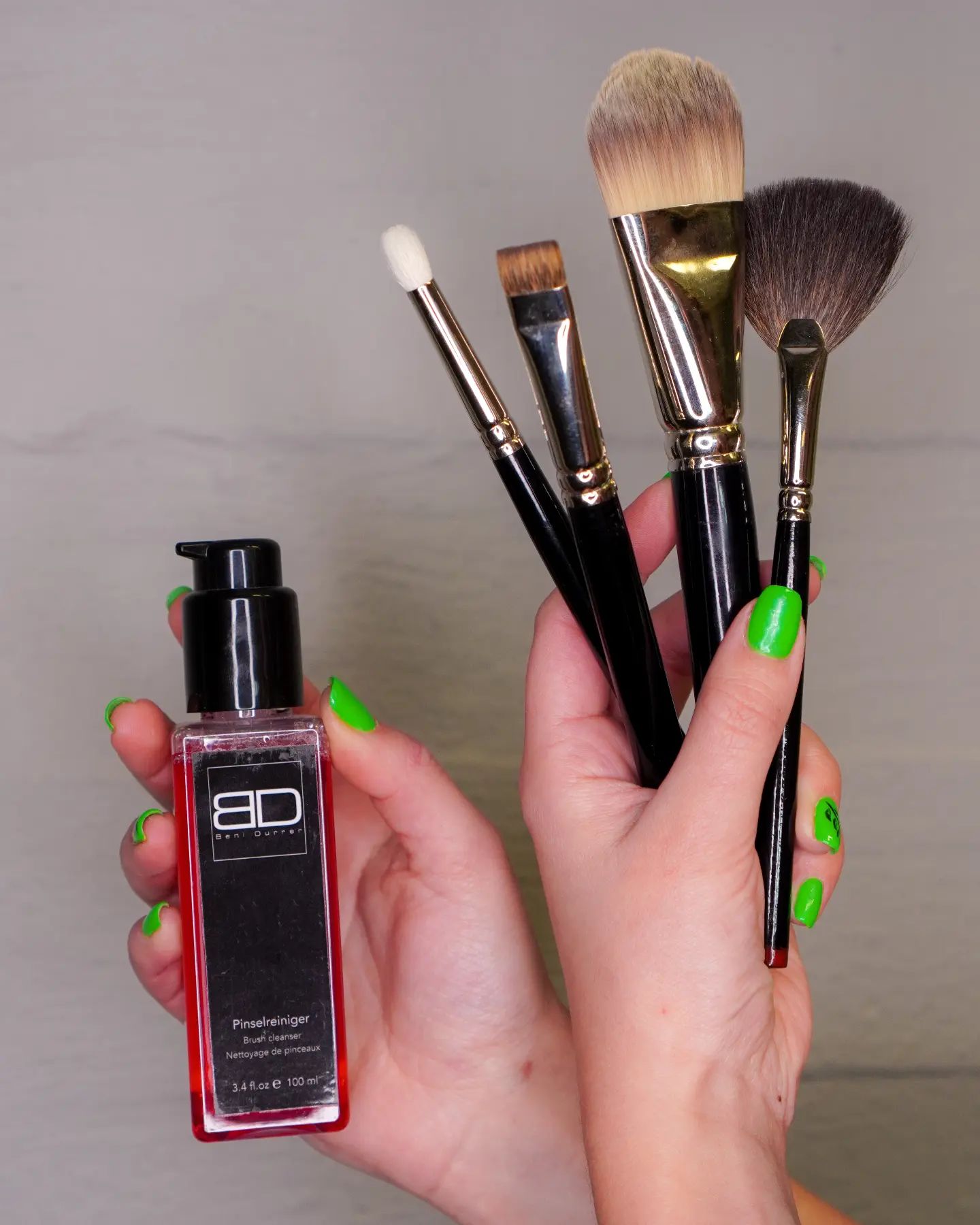 Muistathan pestä siveltimesi säännöllisesti? - Disar